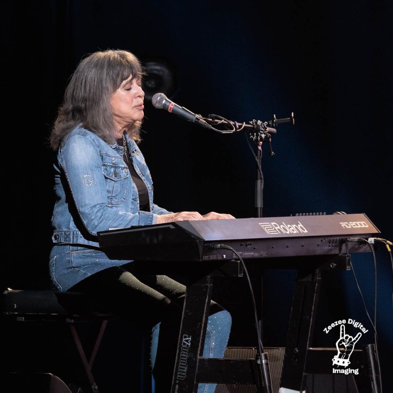 Suzi Quatro Turns Back Time in a Triumphant Glasgow Showcase – Jace ...